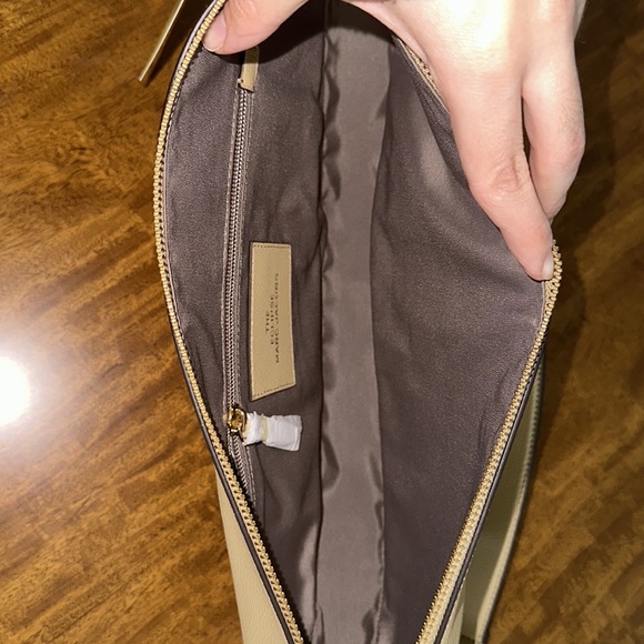 Marc Jacobs | Bags | Marc Jacobs The Eclipse Leather Hobo Bag In Tan ...